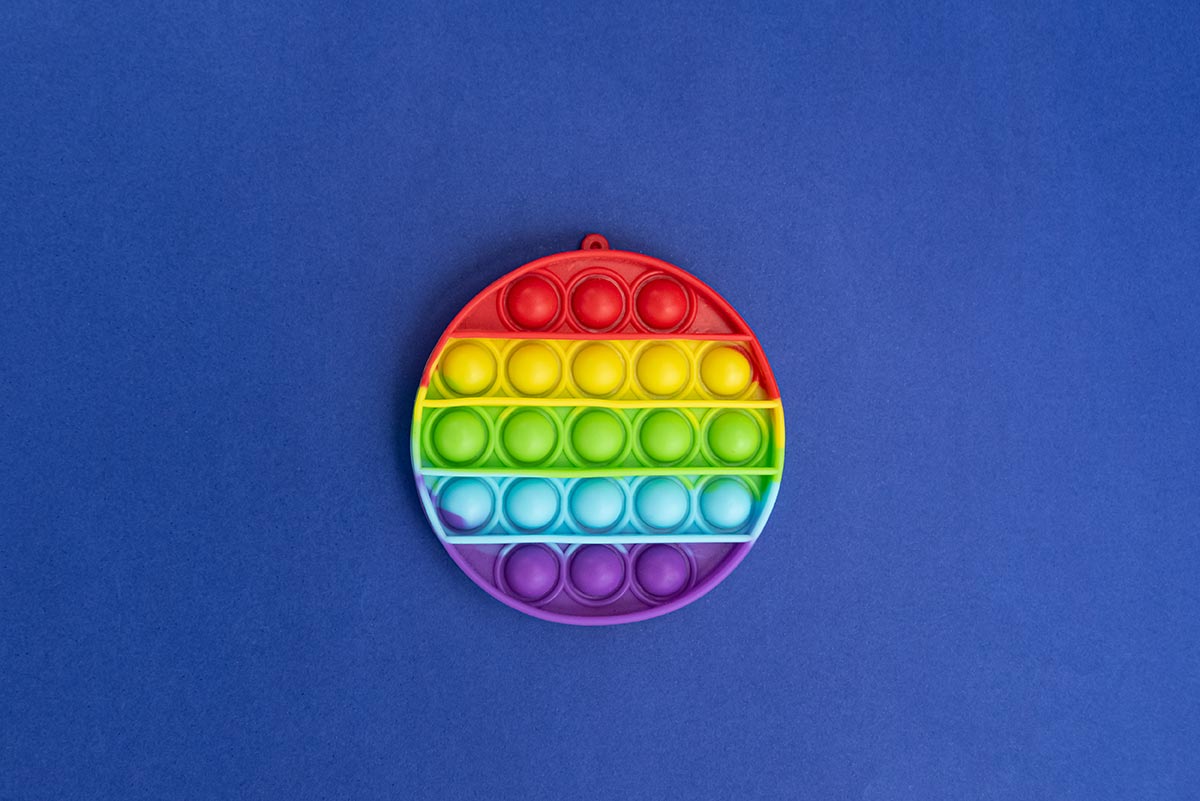Pop-it: Especialistas Apontam Propriedades Terapêuticas no Brinquedo ...